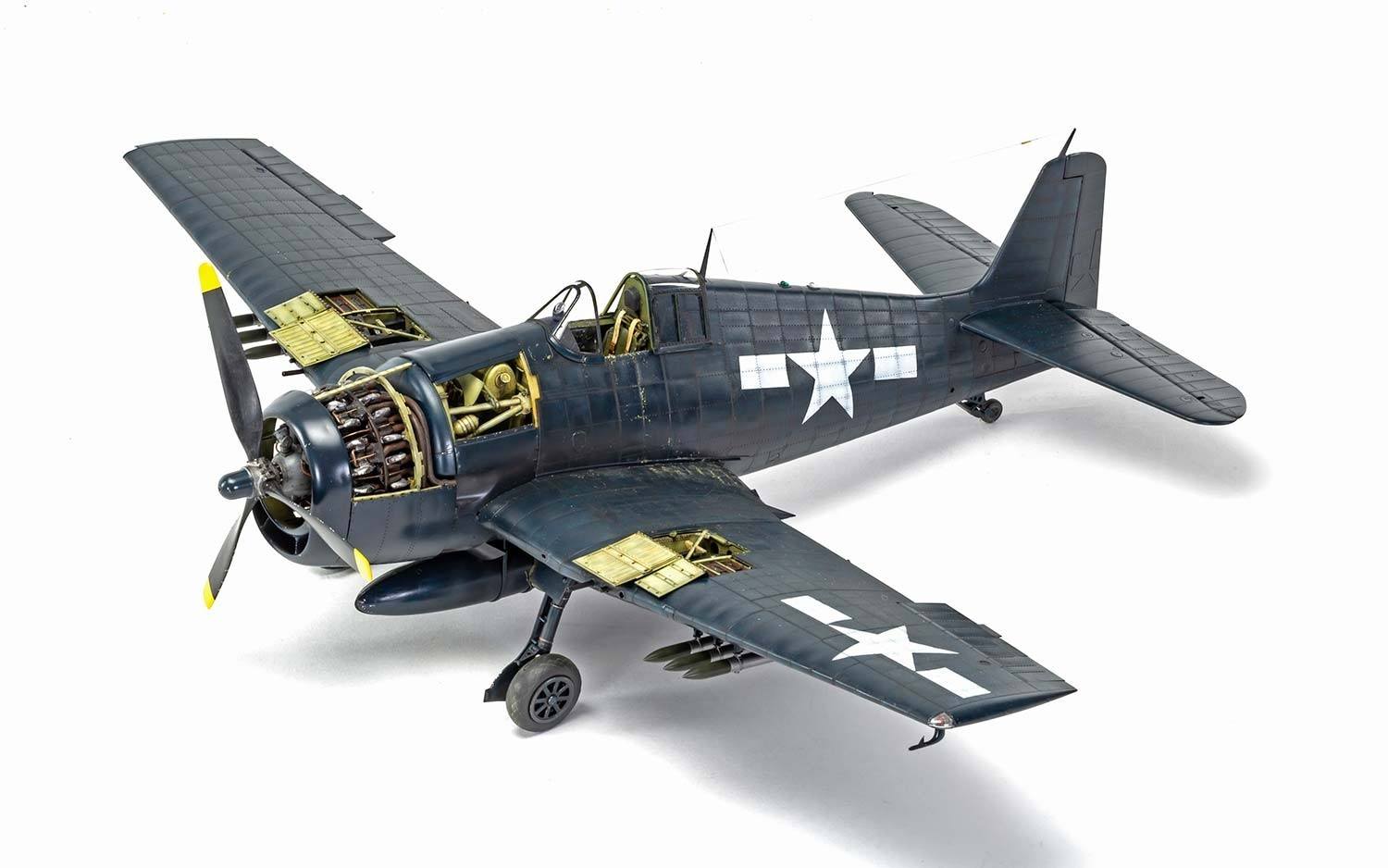 AIRFIX 19004 - 1:24 Grumman F6F-5 Hellcat - Exito Model Store